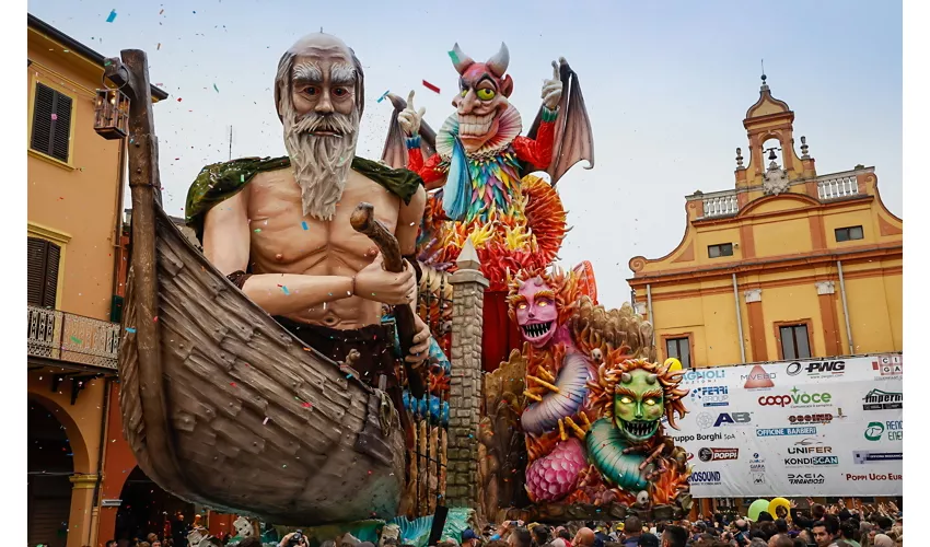 Cento Carnival of Europe 2025 - A world of color - Italia.it