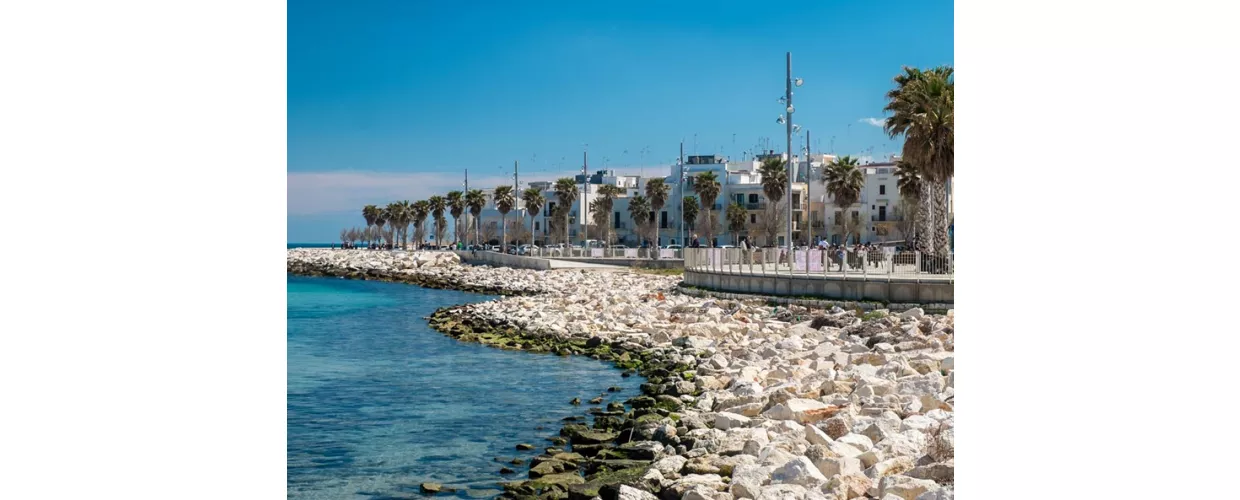 Mola di Bari, borgo in Puglia: cosa vedere - Italia.it
